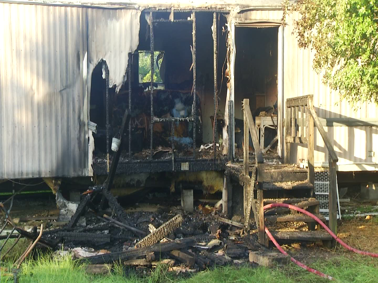 Fire destroys trailer leaves two homeless in Gatesville | kcentv.com